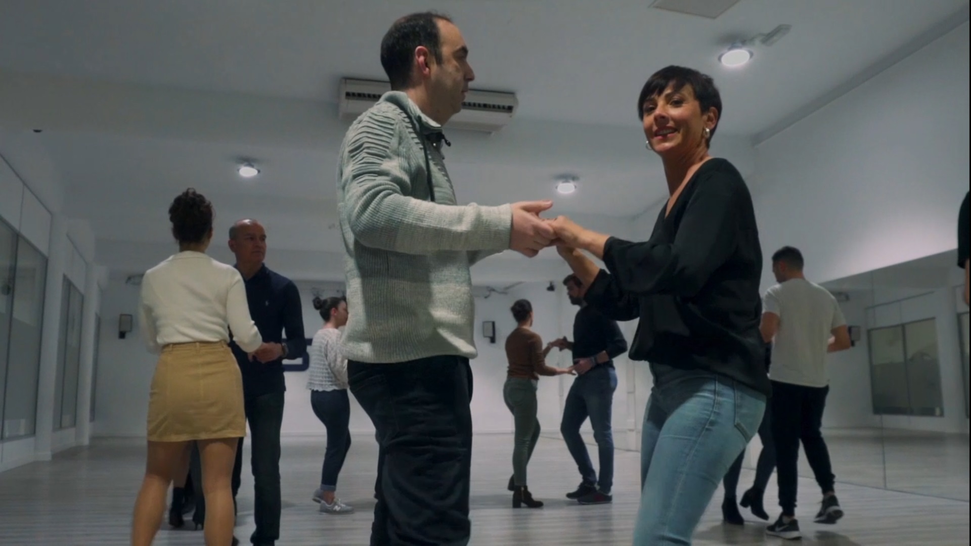 Clases de SALSA y BACHATA en Valencia | Stylos Dance Academy